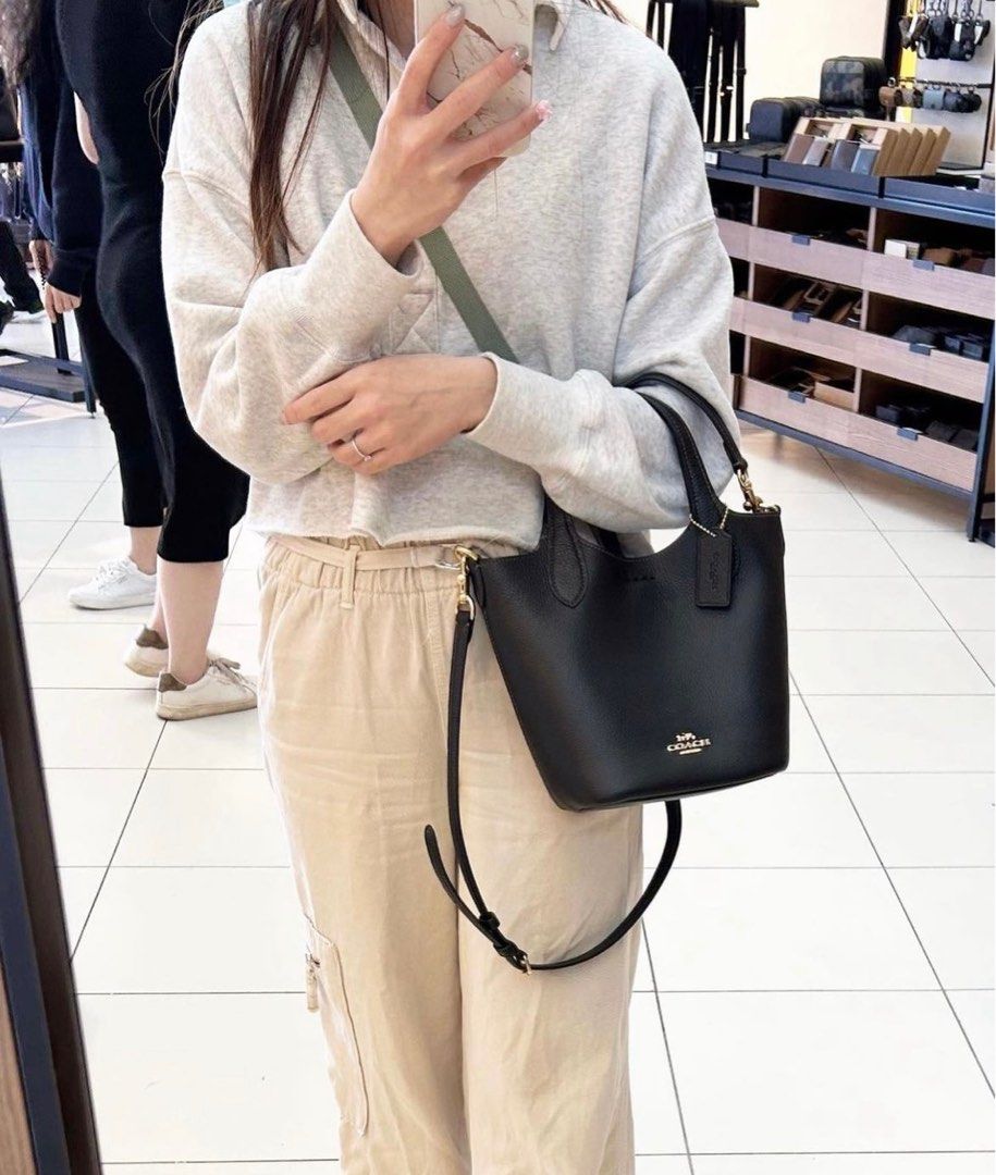 Coach Hanna Bucket Bag, Luxury, Bags & Wallets on Carousell