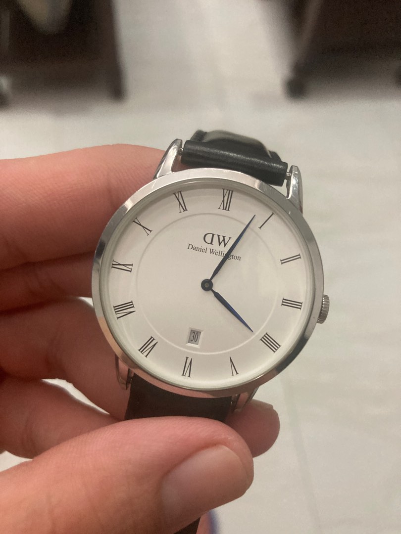 DW watch, Men's Fashion, Watches & Accessories, Watches on Carousell