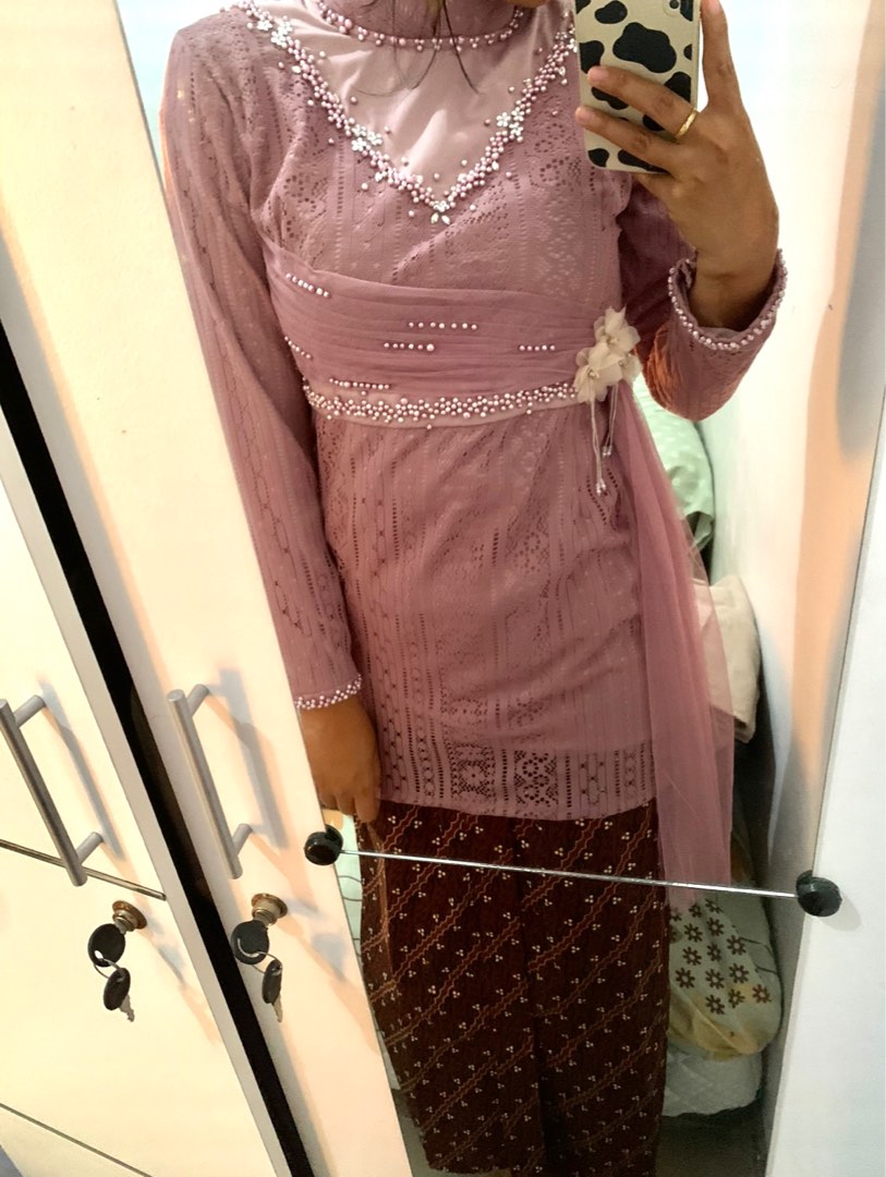 Kebaya Wisuda Bunga Kain Tile, Fesyen Wanita, Pakaian Wanita, Gaun ...