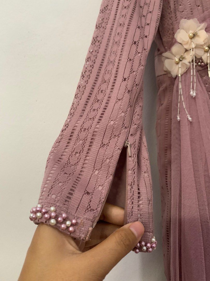 Kebaya Wisuda Bunga Kain Tile, Fesyen Wanita, Pakaian Wanita, Gaun ...