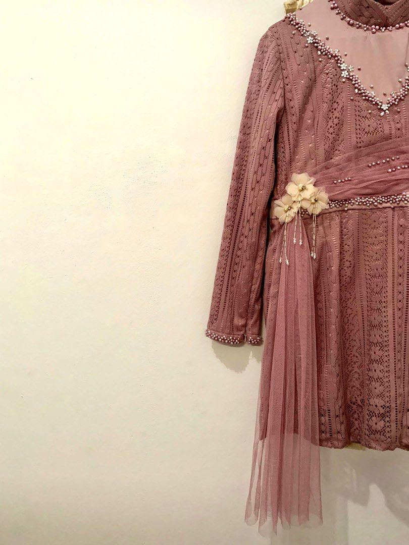 Kebaya Wisuda Bunga Kain Tile, Fesyen Wanita, Pakaian Wanita, Gaun ...