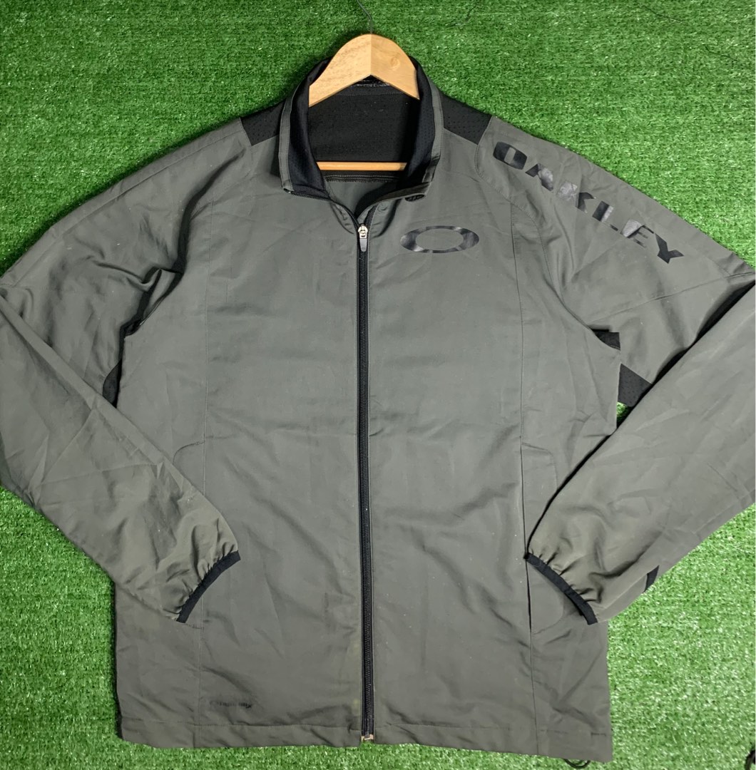 Oakley Wind Breaker Jacket, Men's Fashion, Coats, Jackets and Outerwear ...