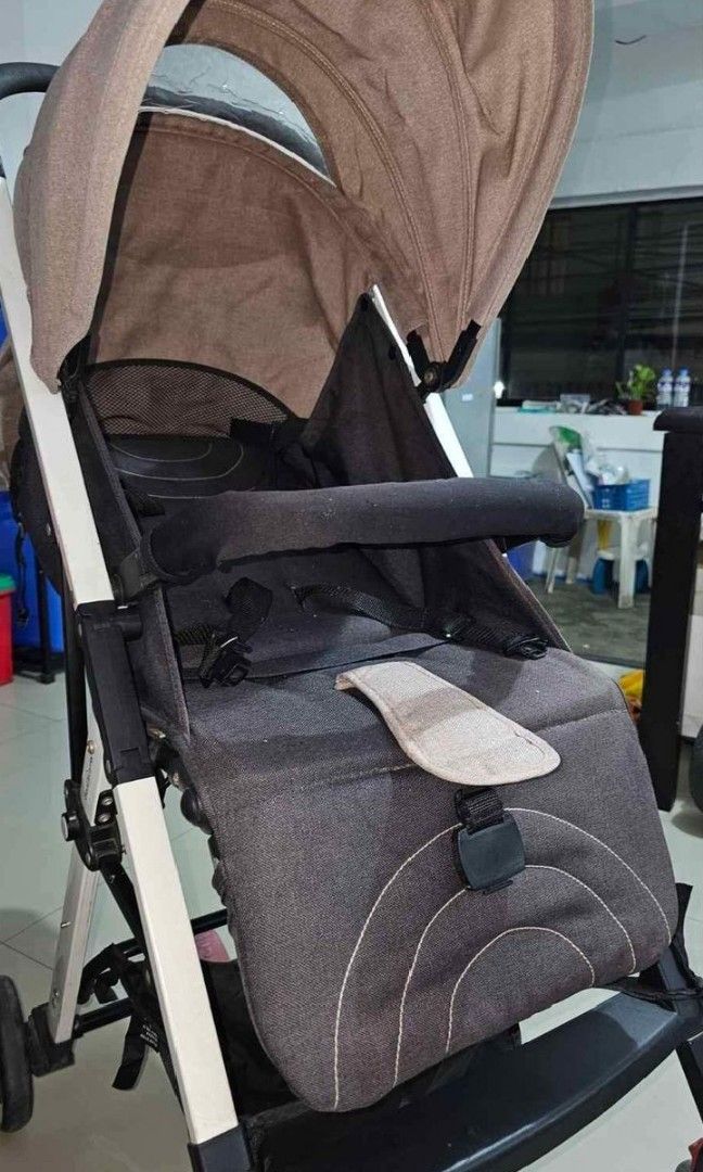 Giant Carrier Bryson, Babies & Kids, Going Out, Strollers on Carousell