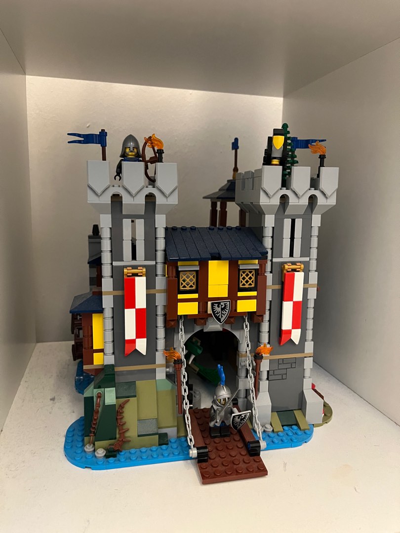 Lego Medival Castle 3 in 1 Creator 31120, Hobbies & Toys, Toys & Games ...
