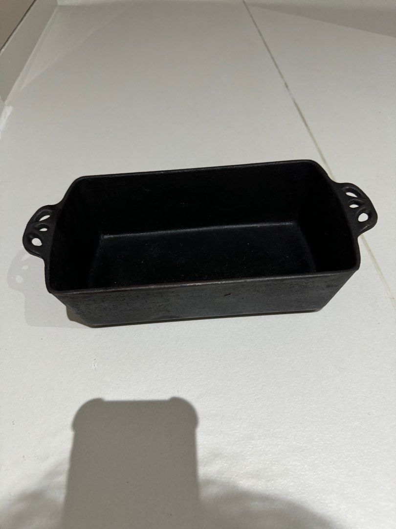 Lodge cast iron loaf pan, Furniture & Home Living, Kitchenware ...