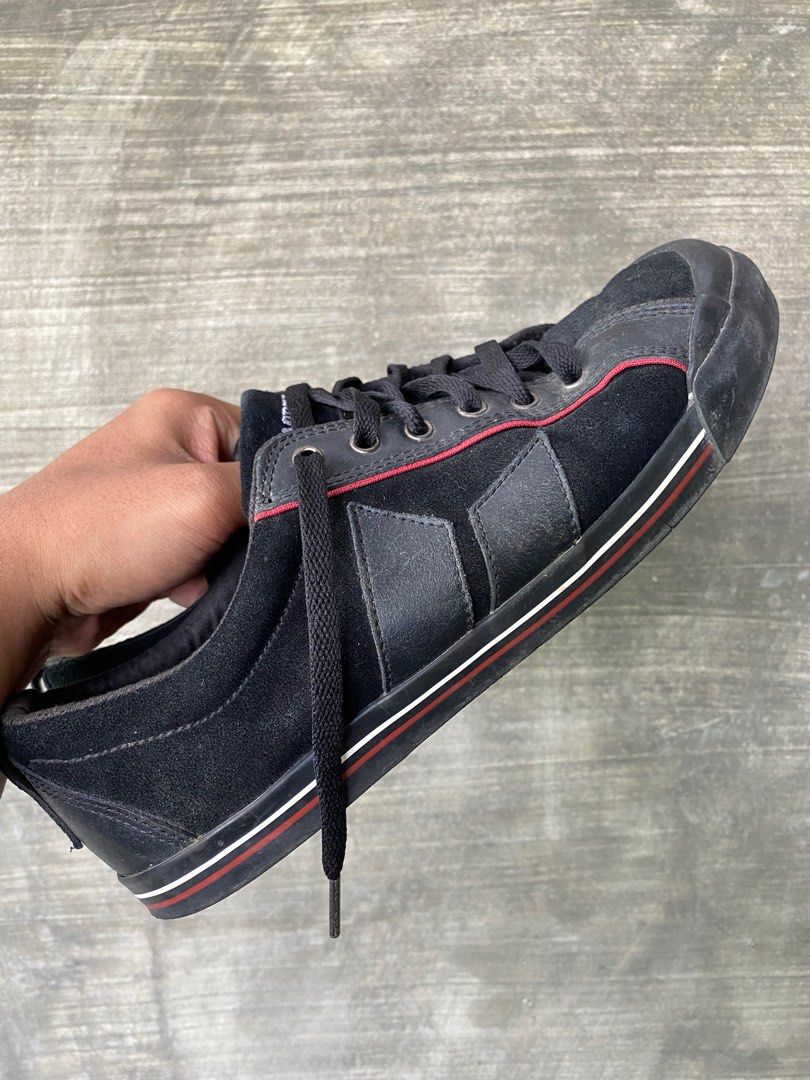 Macbeth Eliot Premium Era Tom, Fesyen Pria, Sepatu , Sneakers di Carousell