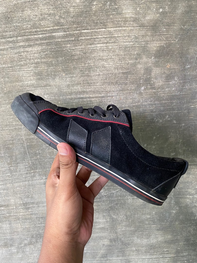 Macbeth Eliot Premium Era Tom, Fesyen Pria, Sepatu , Sneakers di Carousell