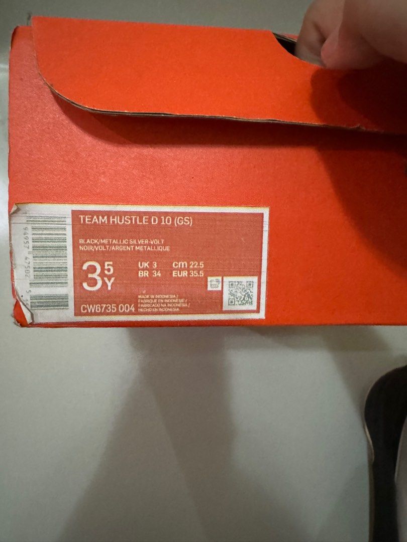 Nike team hustle 10, Olah Raga, Perlengkapan Olahraga Lainnya di Carousell