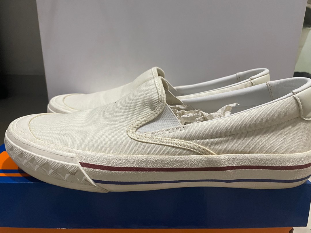 Compass slip on retrograde, Fesyen Pria, Sepatu , Sneakers di Carousell