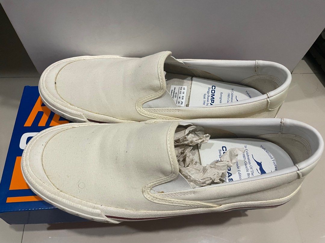 Compass slip on retrograde, Fesyen Pria, Sepatu , Sneakers di Carousell