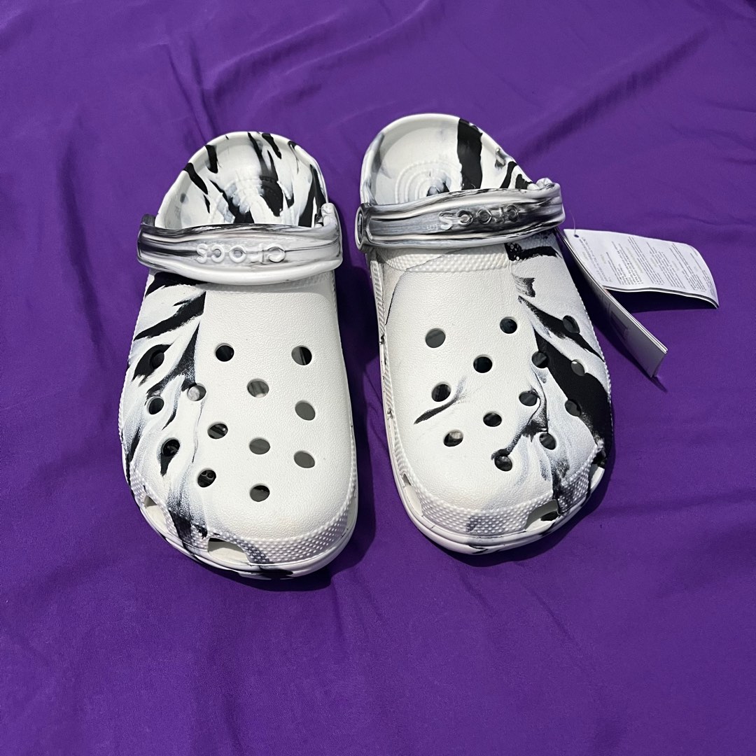 Crocs Classic Clog Marble (FREE JIBBITZ DISNEY ORIGINAL), Fesyen Pria ...