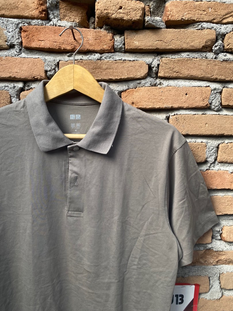 Polo uniqlo airism, Fesyen Pria, Pakaian , Atasan di Carousell