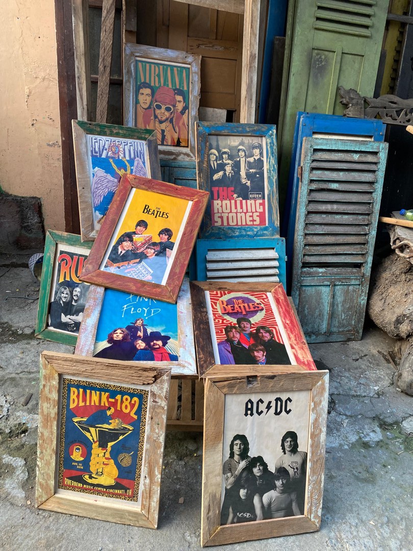Poster Band Frame Kayu Erosi, Antik, Furnitur di Carousell
