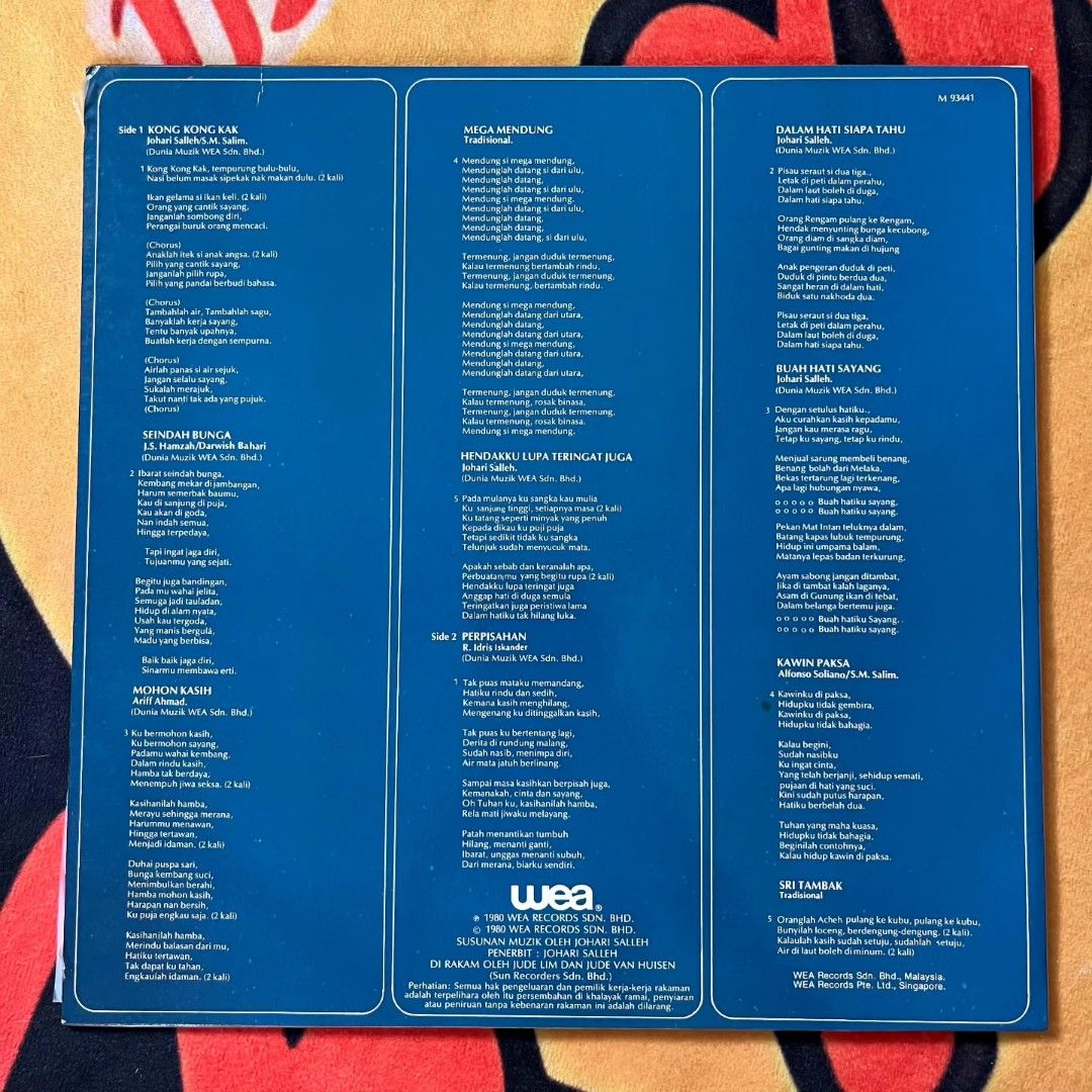 SM SALIM KONG KONG KAK Piring Hitam, Hobbies & Toys, Music & Media ...