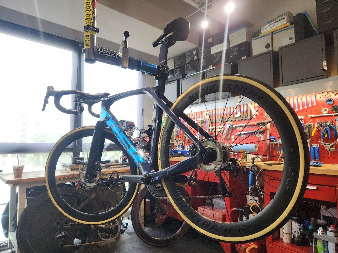 TREK MADONE SL6 2022, Sports Equipment, Bicycles & Parts, Bicycles on ...