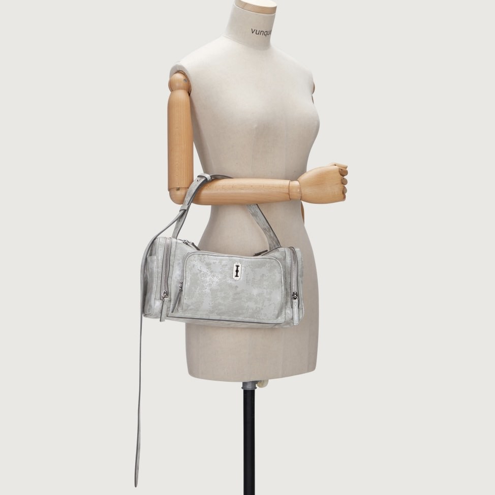 Vunque Perfec Multi Pocket Shoulder M, Women's Fashion, Bags & Wallets ...