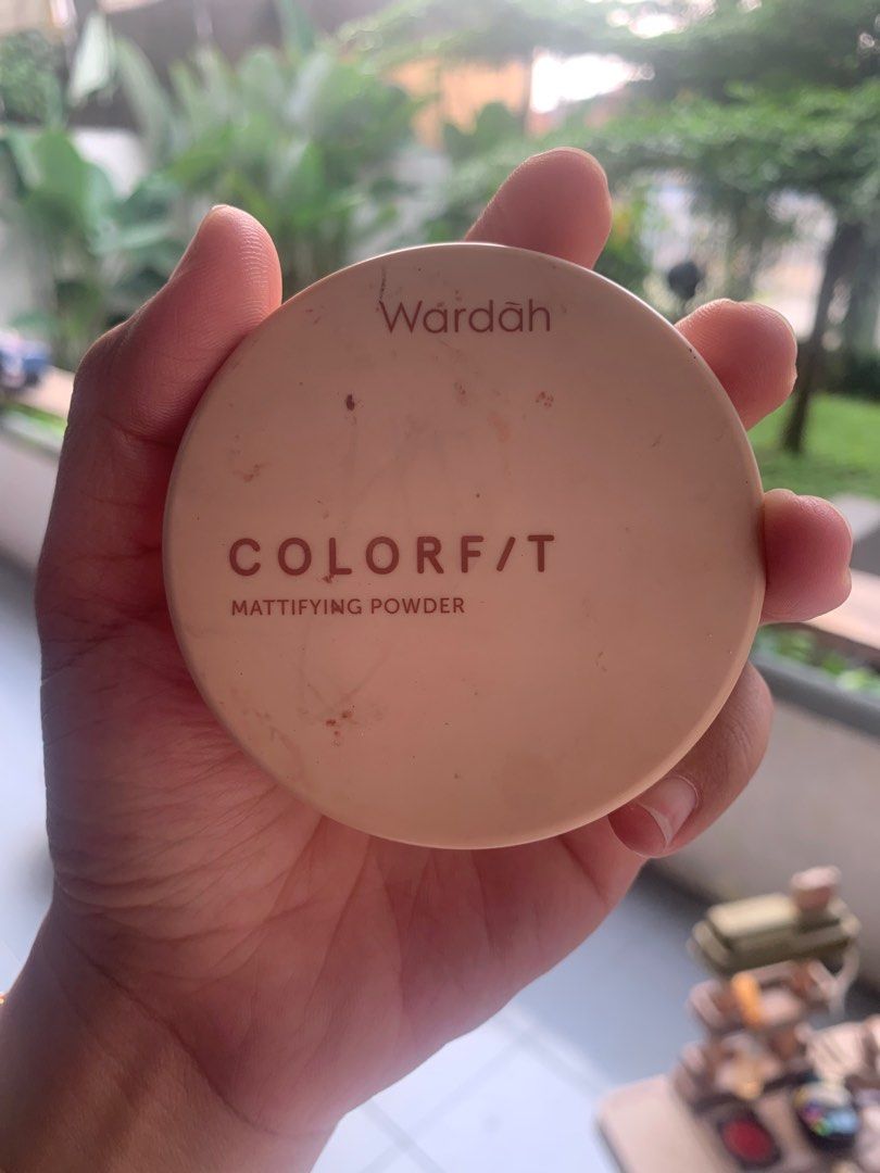 Wardah Colorfit mattifying powder, Kesehatan & Kecantikan, Rias Wajah ...