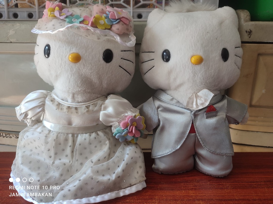 2000s McDonald's x Hello Kitty and Hello Daniel Wedding Set, Hobbies ...