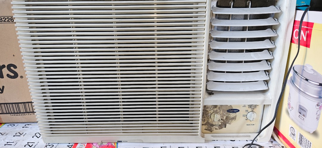 Carrier window type 2.5HP, TV & Home Appliances, Air Conditioning and ...