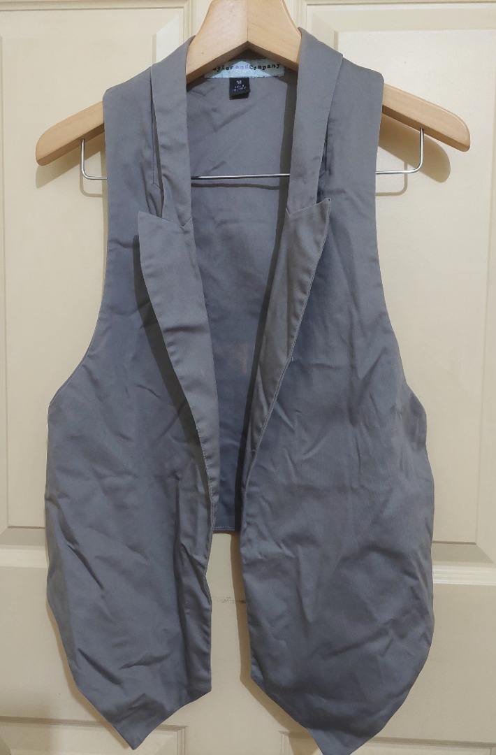 grey vest, Women's Fashion, Coats, Jackets and Outerwear on Carousell