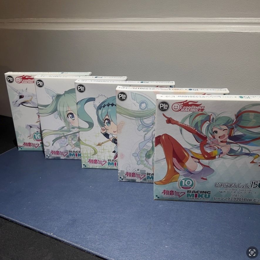 Hatsune Miku Racing Ver. Diorama Mansion 150 for Nendoroid, Hobbies ...