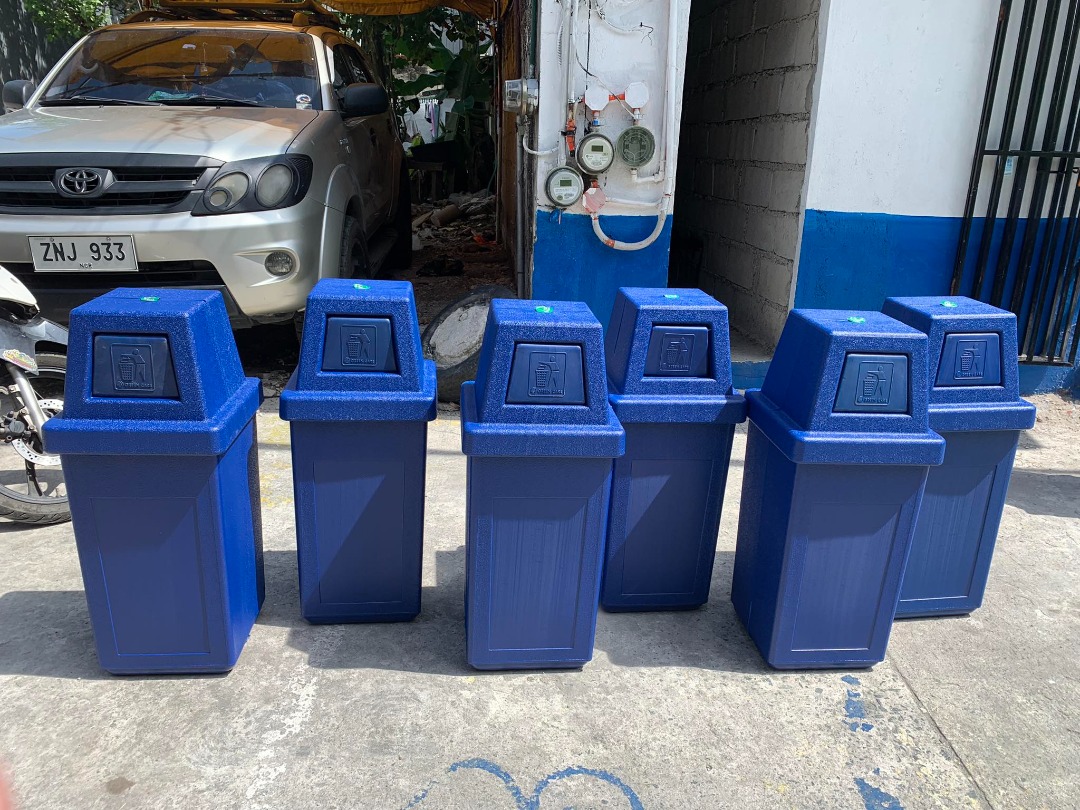 Hooded trash bin, Furniture & Home Living, Cleaning & Homecare Supplies ...