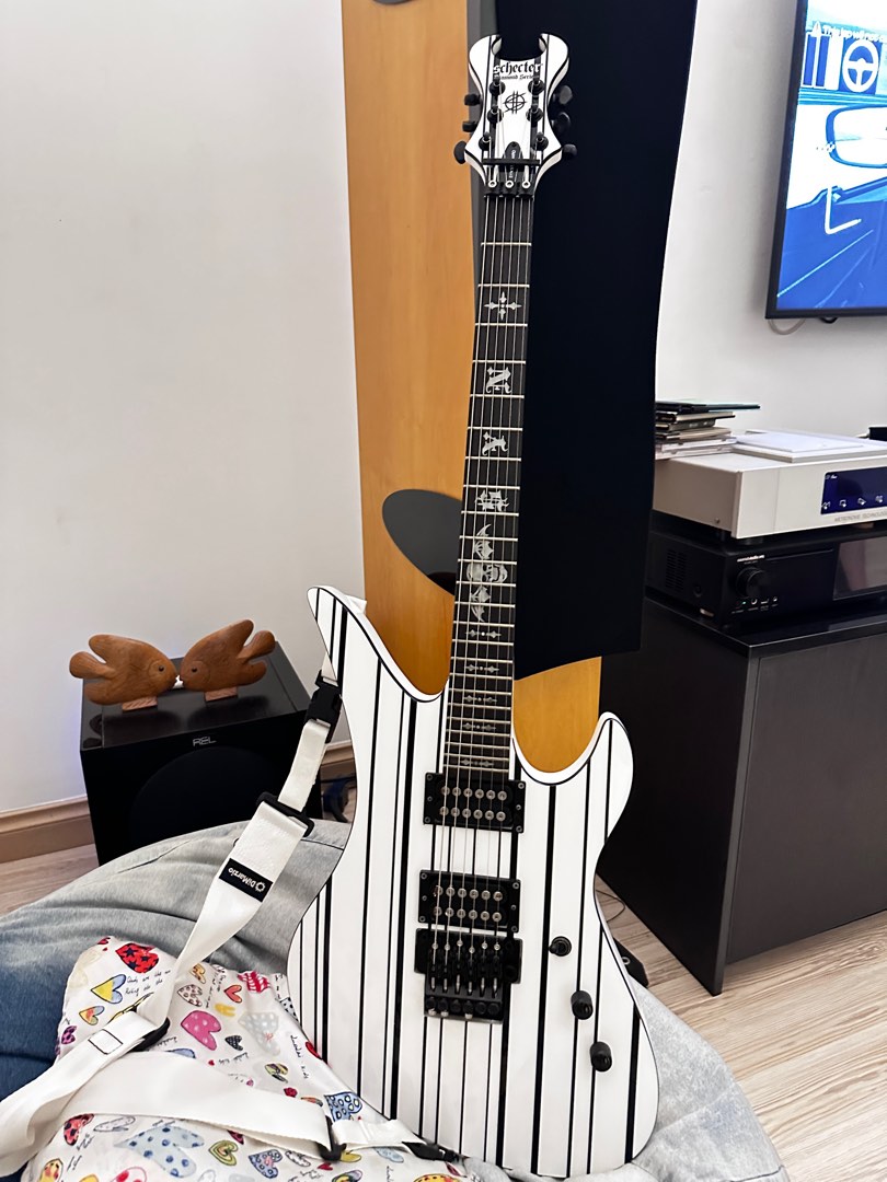 Schecter floating bridge guitar, Hobbies & Toys, Music & Media, Musical ...