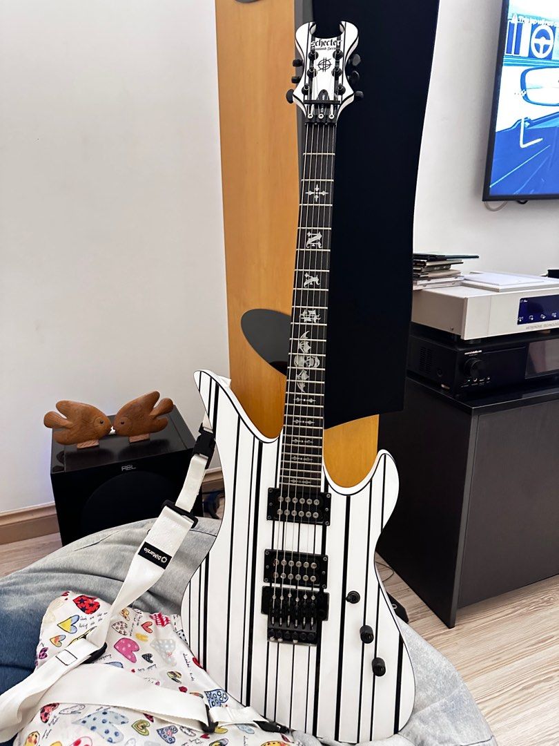 Schecter floating bridge guitar, Hobbies & Toys, Music & Media, Musical ...