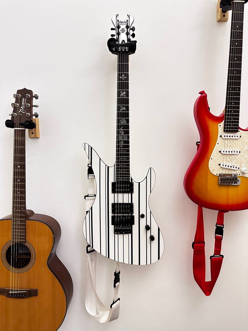 Schecter floating bridge guitar, Hobbies & Toys, Music & Media, Musical ...