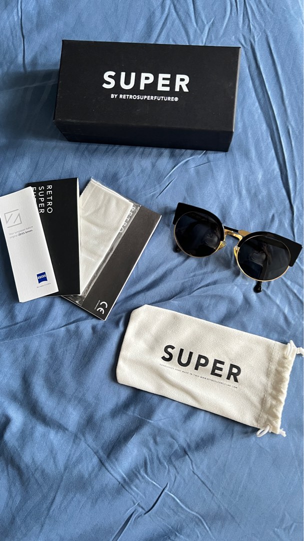 Super retro future Lucia , Photography, Cameras on Carousell