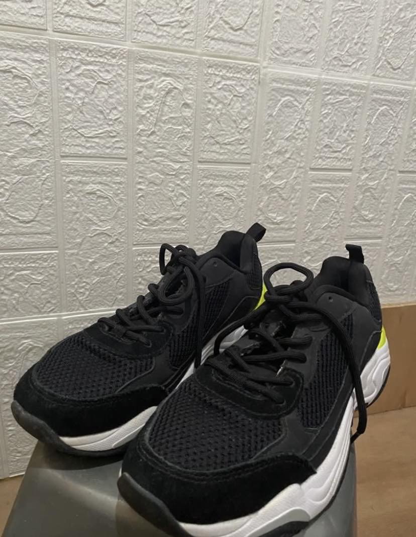 World Balance Ivictus black colorway - Original, Women's Fashion ...