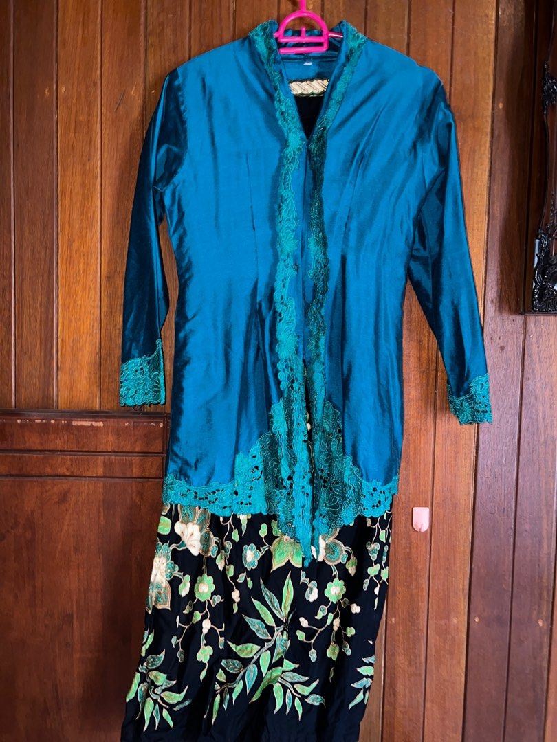 Kebaya Emerald Green with Batik Lepas, Women's Fashion, Muslimah ...