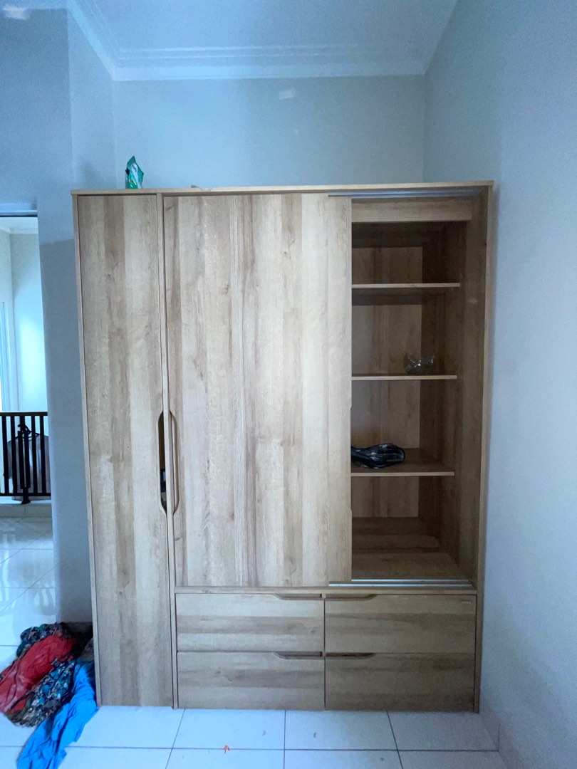 Lemari Pakaian, Perabotan Rumah di Carousell
