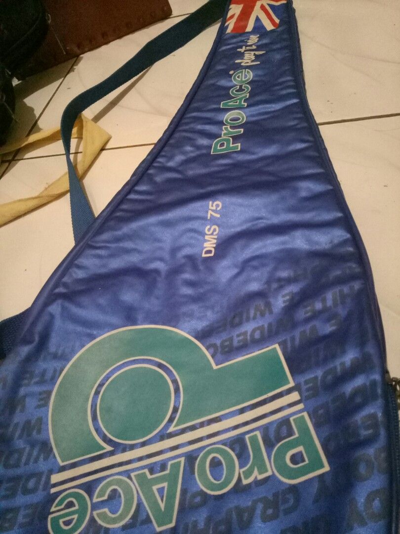 Tas raket Pro Ace, Olah Raga, Perlengkapan Olahraga Lainnya di Carousell