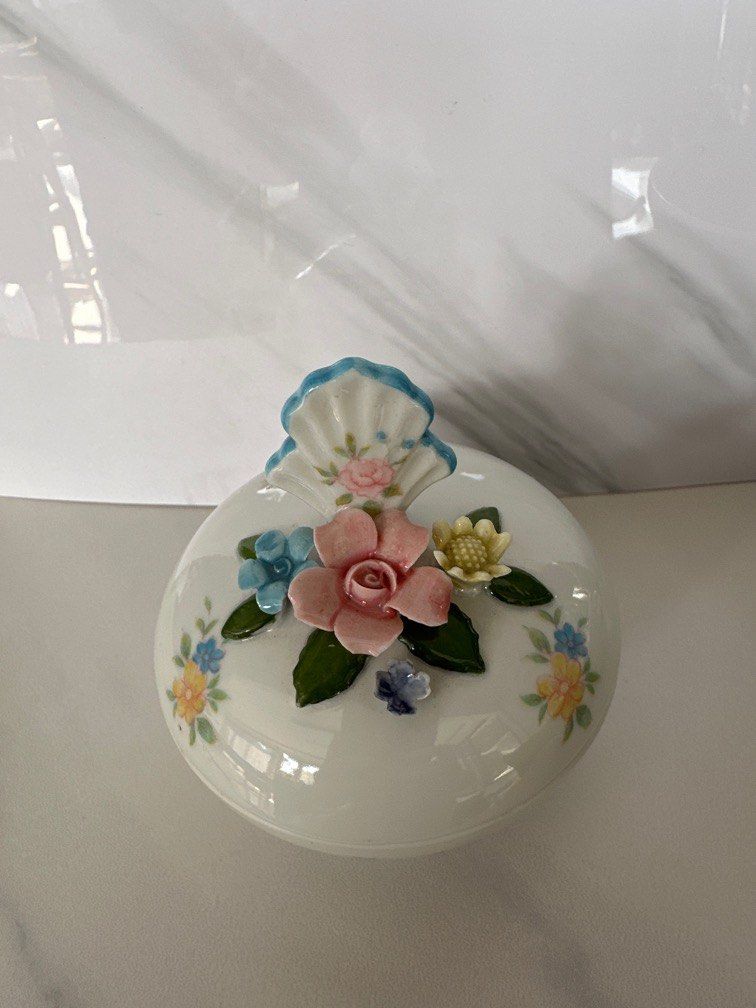 Wadah Keramik bunga antik, Antik, Pajangan di Carousell