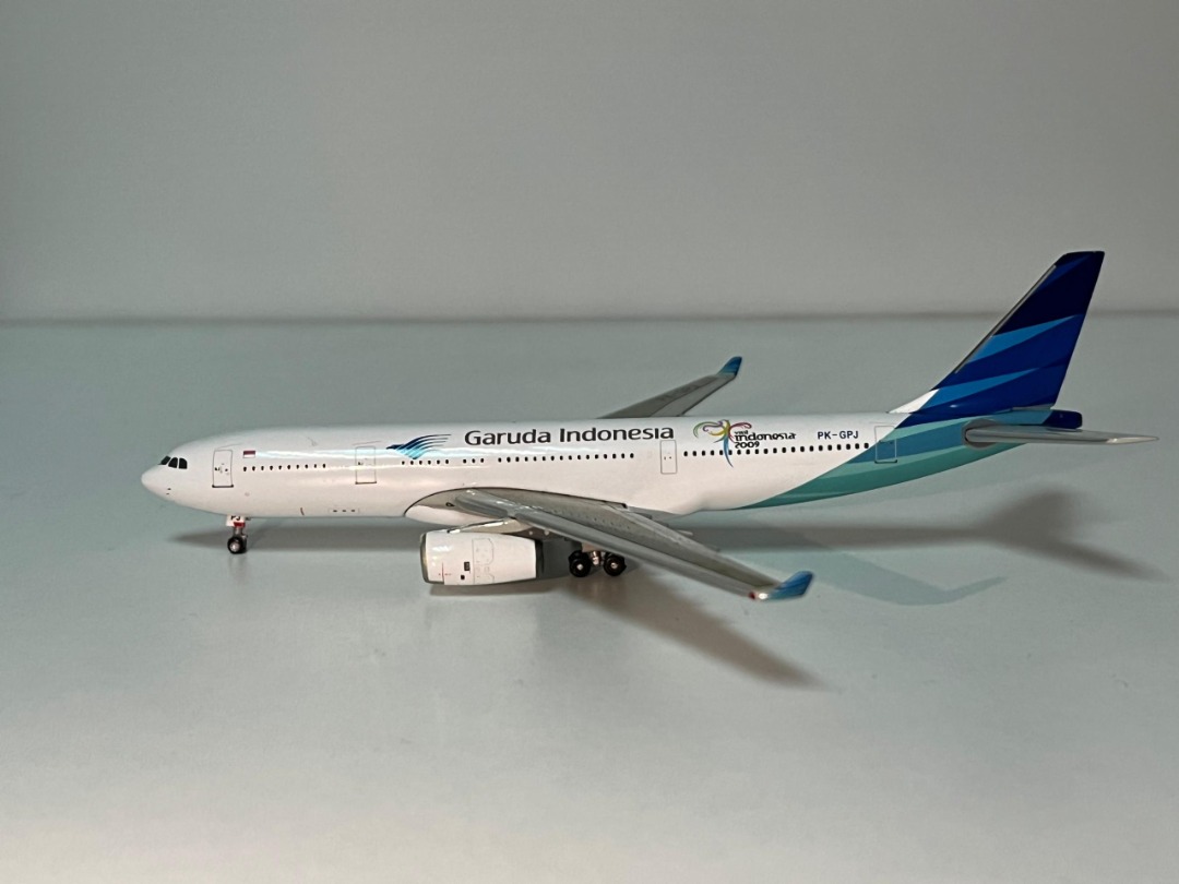 10% off!! Airbus A330-200 Garuda Indonesia (Visit Indonesia 2009) 1:400 ...