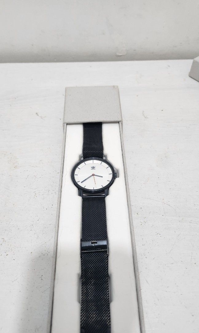 Di Jual Adidas District M1 Warna Hitam, Fesyen Wanita, Jam Tangan di ...