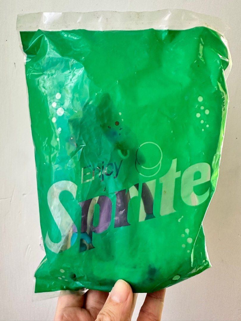 Eric So x devilock x Sprite 2002 7寸 搪膠公仔 彩色版 MC 一個, 興趣及遊戲, 玩具 & 遊戲類 - Carousell