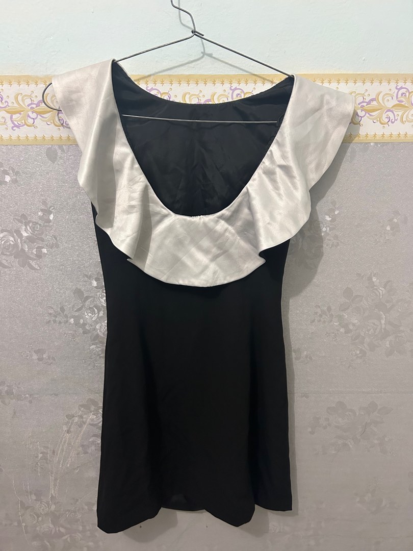 Mini dress hitam, Fesyen Wanita, Pakaian Wanita, Gaun & Rok di Carousell