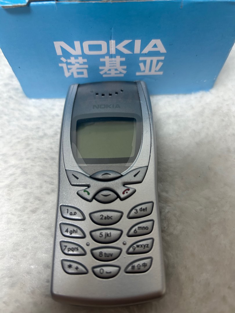 Nokia 8250 手機 （silver；一電一沖）- 懷舊昔日光輝歲月, 手提電話, 手機, 其他手機 - Carousell
