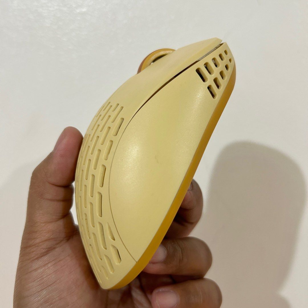 Pulsar Xlite V2 Mini Retro Edition Ultralight Ergonomic Wireless Gaming ...