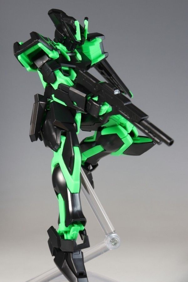 Strike Gundam Neon green color Entry grade Model kit gunpla Mobile suit ...