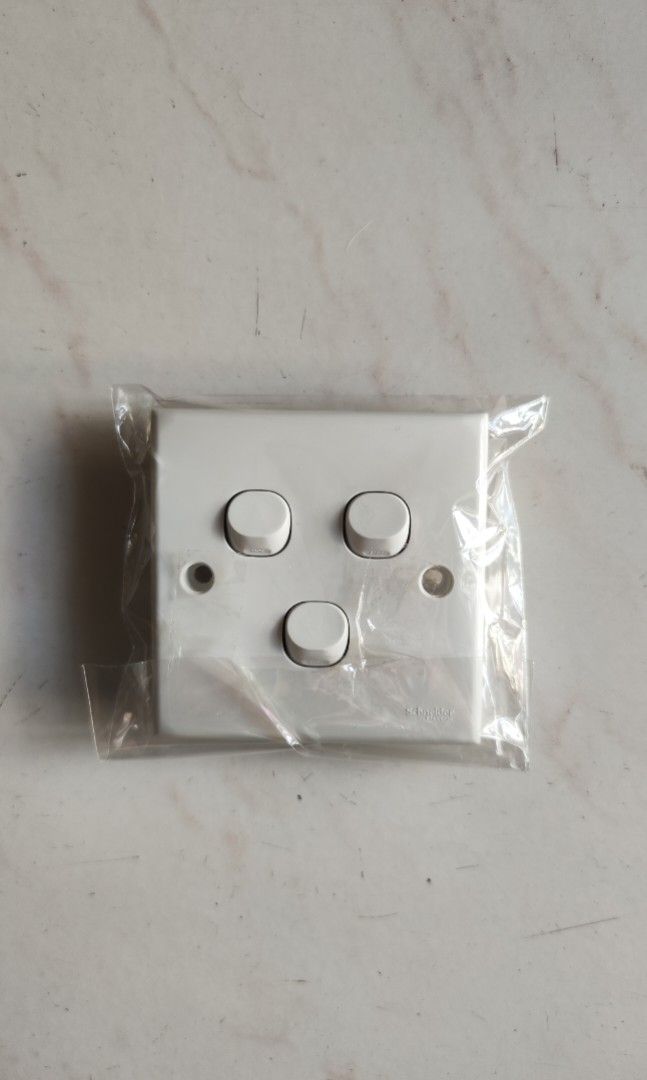 Clipsal/ Schneider 13A /3 Gang 1 way switch, TV & Home Appliances ...