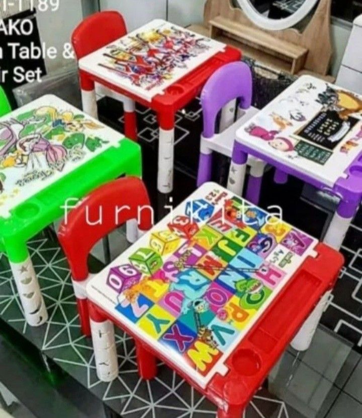 Meja belajar anak satu set, Bayi & Anak, Lainnya di Carousell
