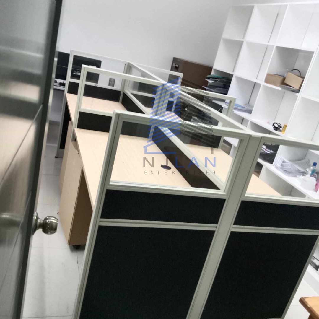 MODULAR WORKSTATION WITH GLASS OFFICE FURNITURE PARTITION, Furniture ...