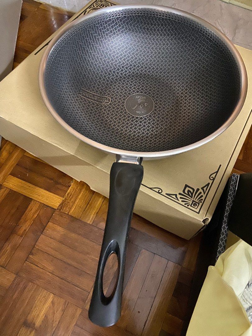 Rinnai Amercook 28cm wok with lid, Furniture & Home Living, Kitchenware ...