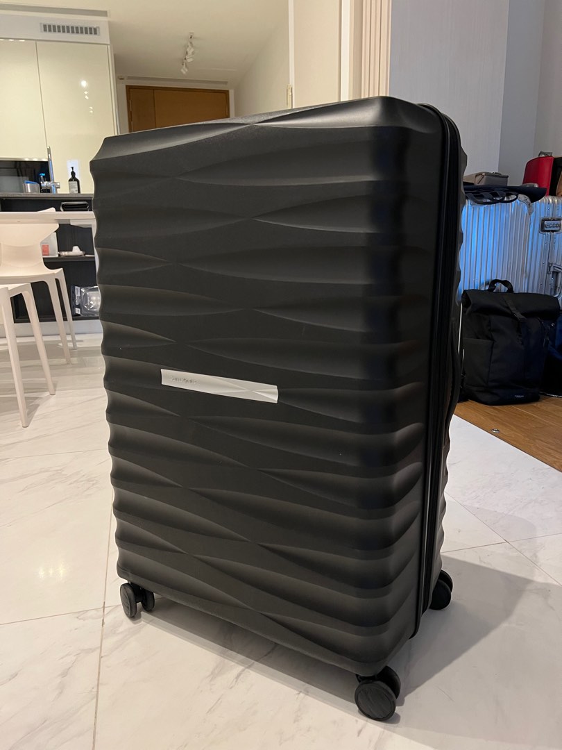 Samsonite large spinner - Voltage DLX, Hobbies & Toys, Travel, Luggage ...
