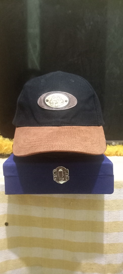 Topi art plat besi Kapal Bajak Laut, Fesyen Pria, Aksesoris, Topi di ...