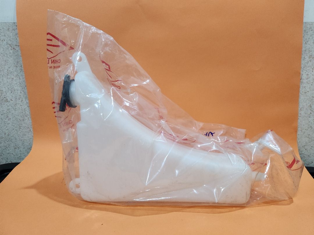 Toyota Innova Gas Coolant Tank, Car Parts & Accessories, Engine and ...