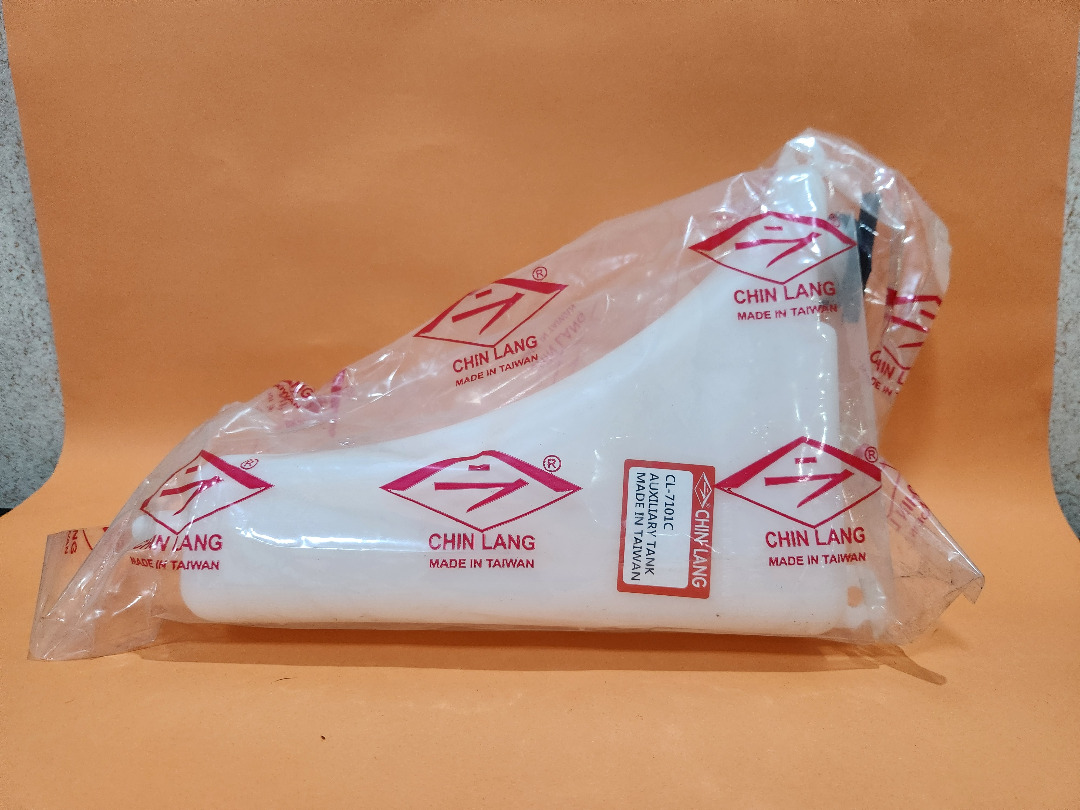 Toyota Innova Gas Coolant Tank, Car Parts & Accessories, Engine and ...